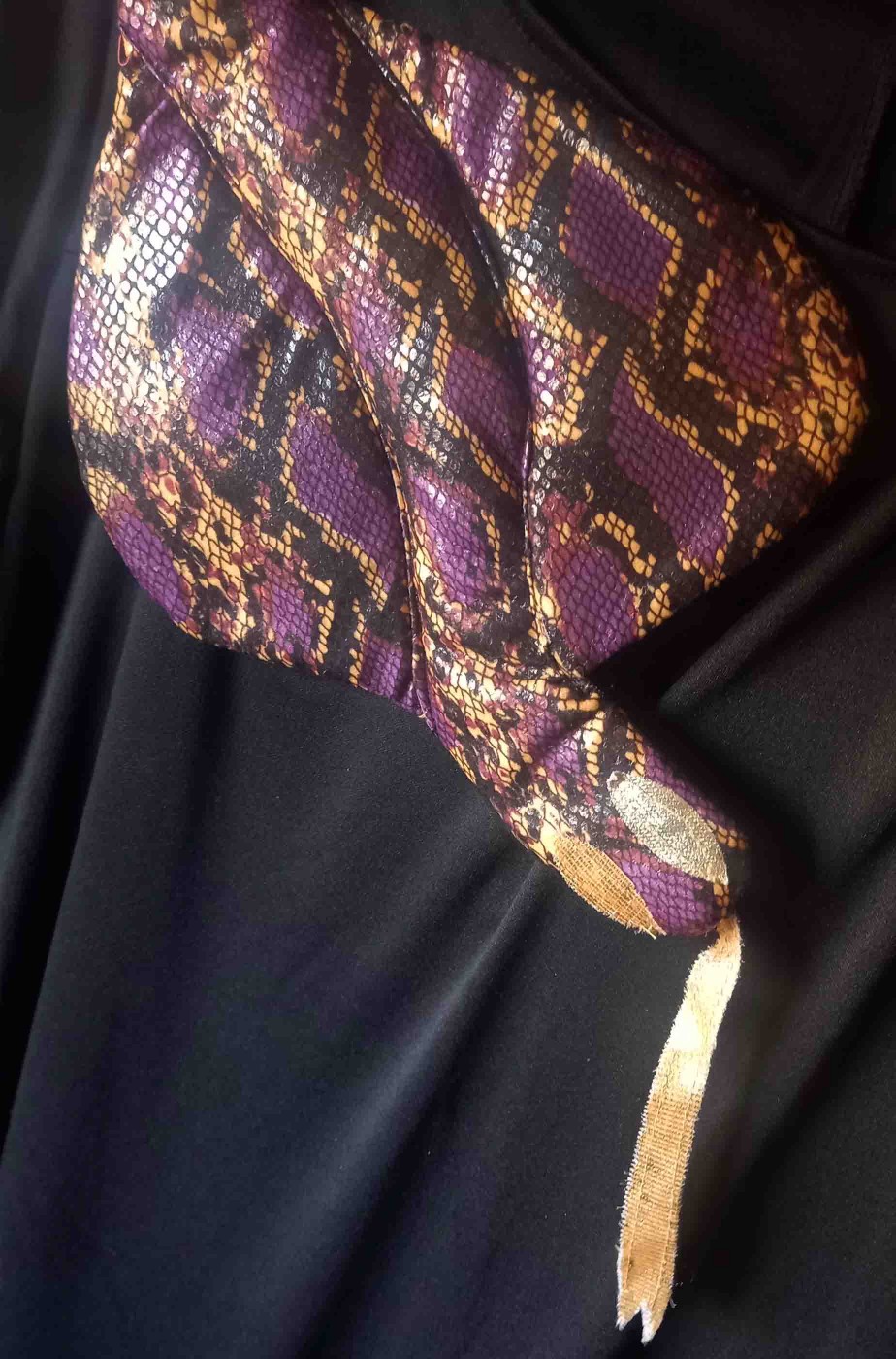 vestito di carnevale o halloween donna serpente nero con gonna lunga